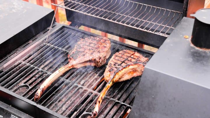 Perfectly Cooked Tomahawk Steak - Jerkyholic